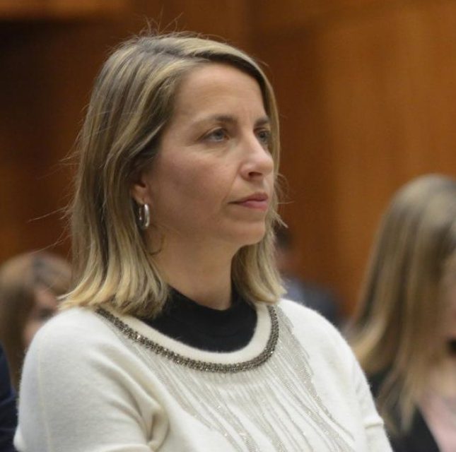 Stratta lleva el hijo de un senador al contable del senado - El Portal ...