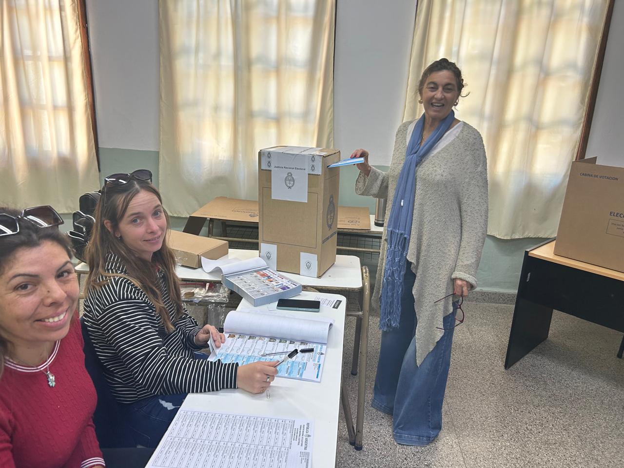 Fregonese emitió su voto en Maciá - El Portal de Ricardo David